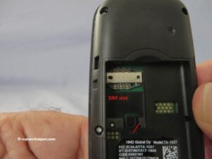 How to Insert a SIM Card into a Nokia 105 / TA-1037 Single-SIM Cell ...